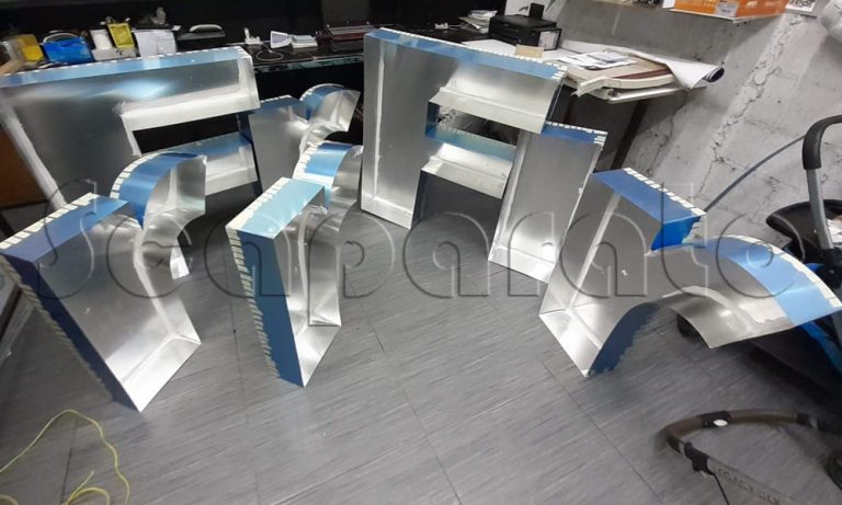 Letras 3d con luz calidad con una larga vida util.